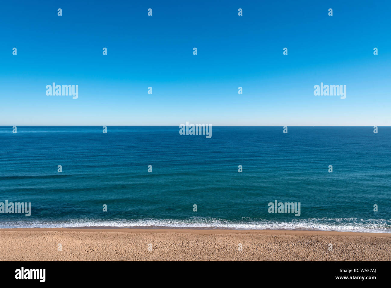 Empty sandy coast sea hi-res stock photography and images - Alamy