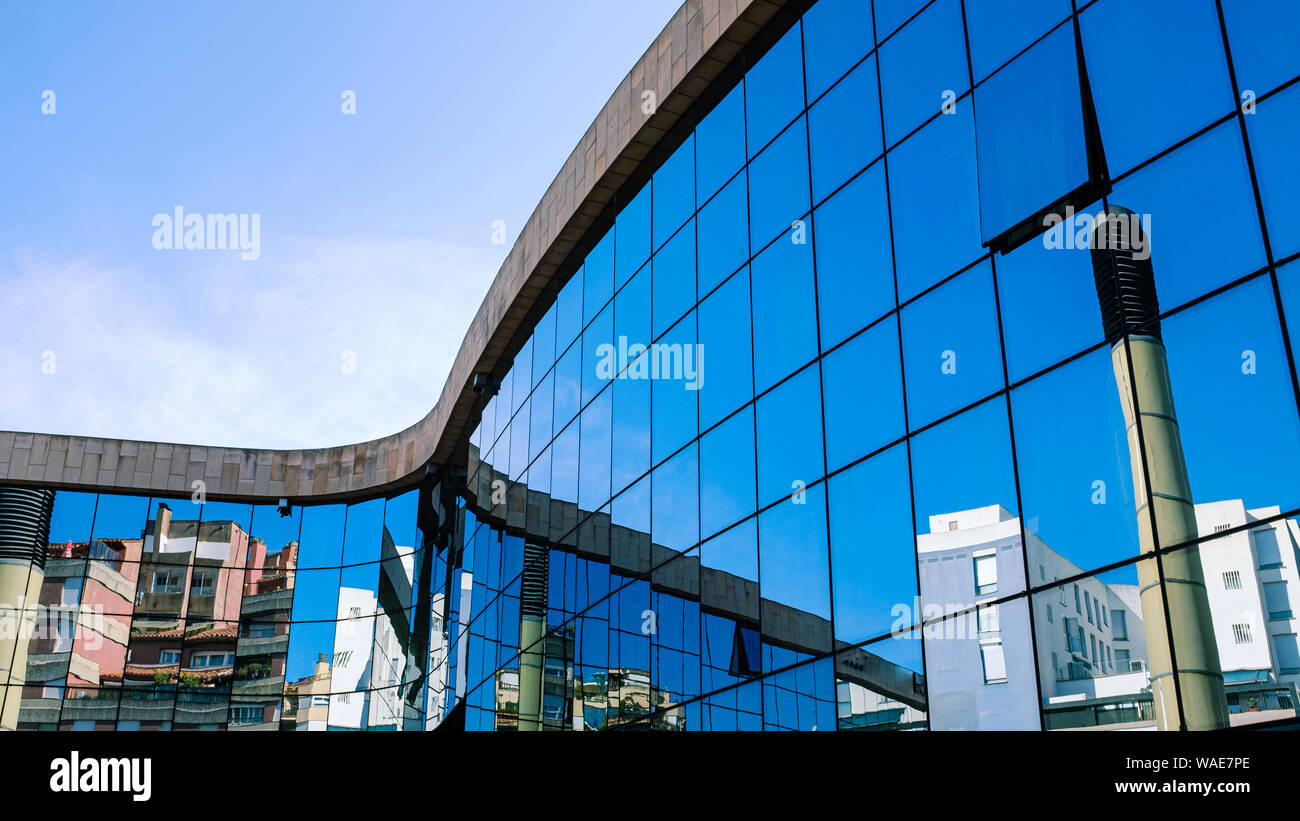 Facade reflecting the sky building hi-res stock photography and images ...