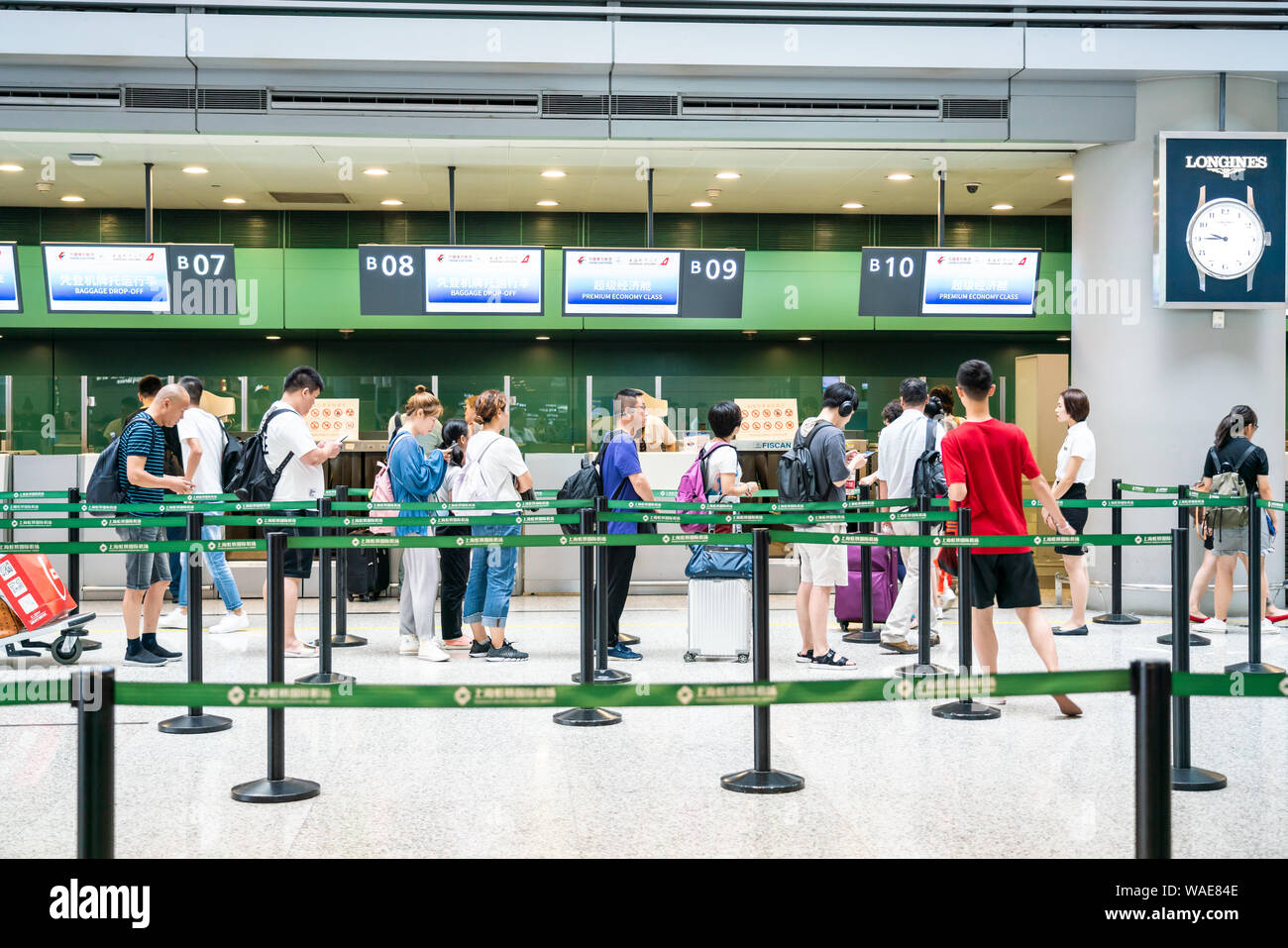 Airport business check in hi-res stock photography and images - Alamy