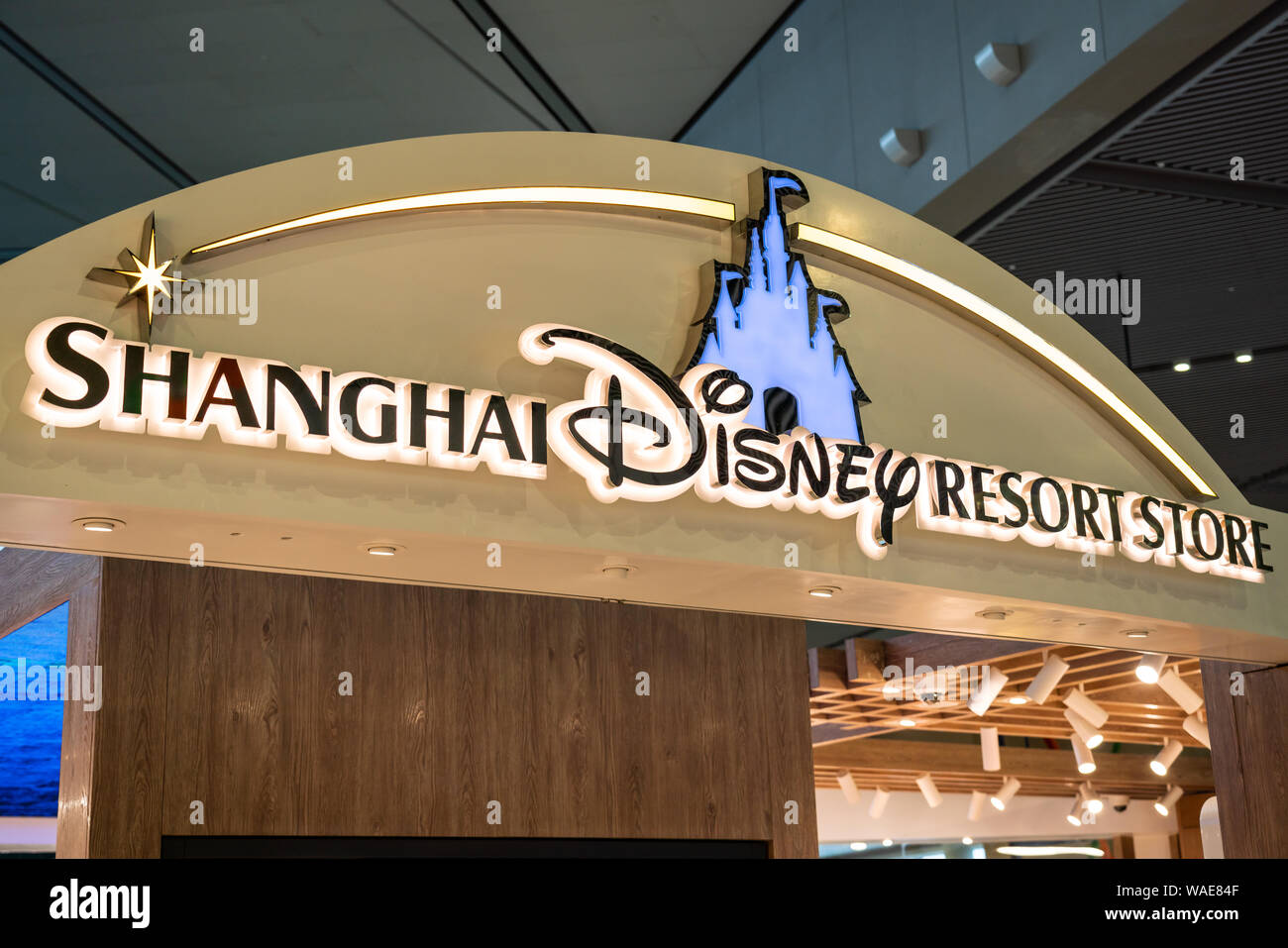 Disney logo shop sign hi-res stock photography and images - Alamy