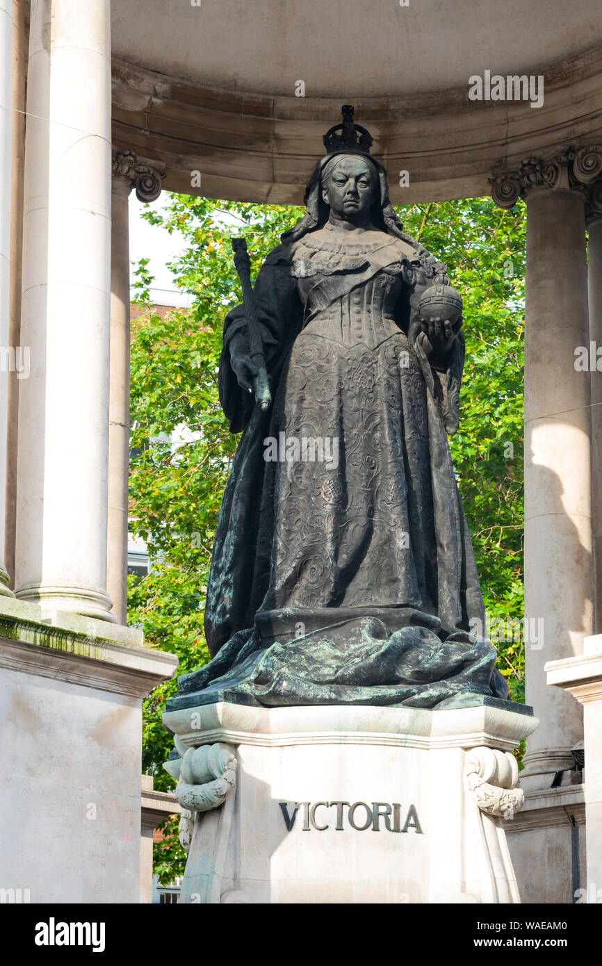 Queen Victoria Monument in Liverpool Stock Photo - Alamy