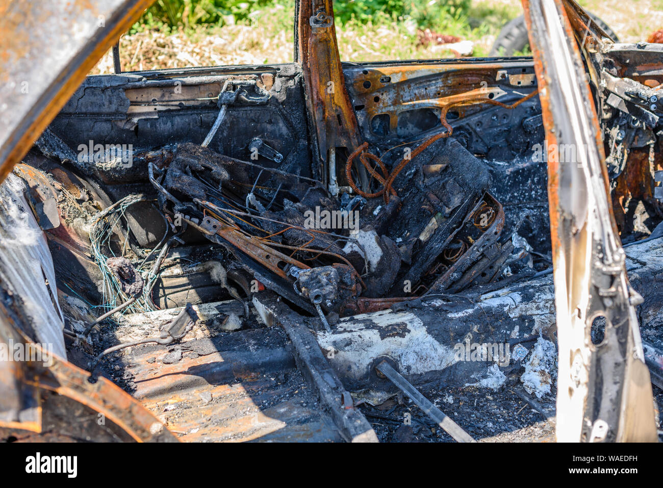Cars burned down hi-res stock photography and images - Alamy