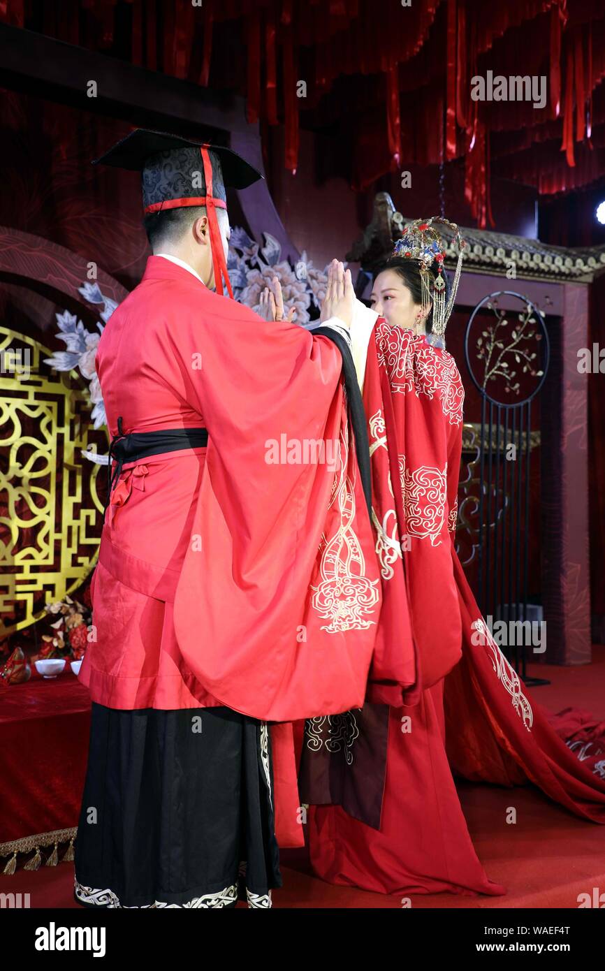 Chinese Wedding Customs High Resolution Stock Photography and Images ...