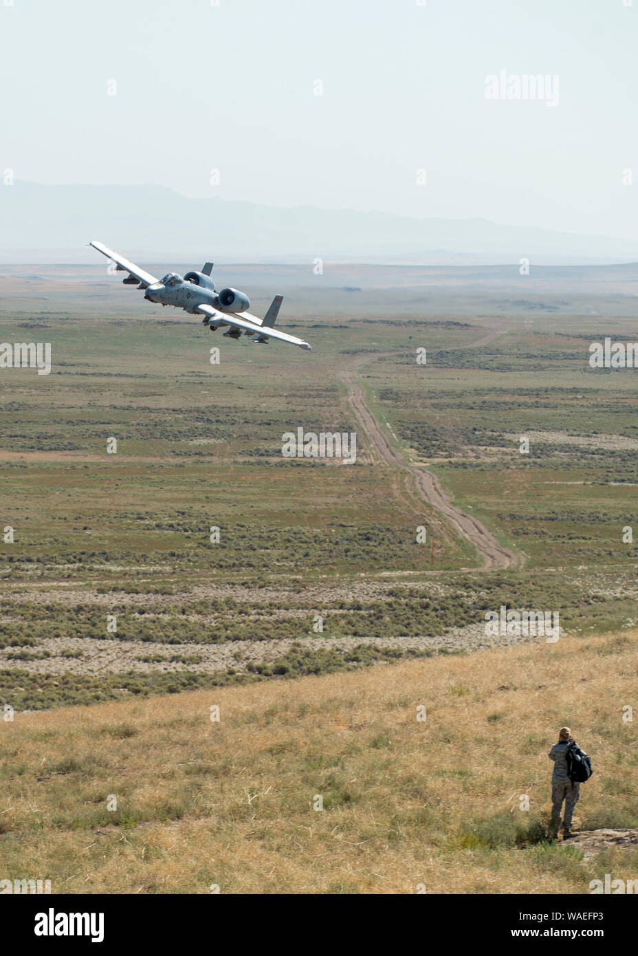 An A-10 Thunderbolt II, from the 190th Fighter Squadron trains with ...