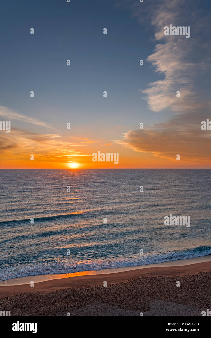Sunrise over the seas hi-res stock photography and images - Alamy