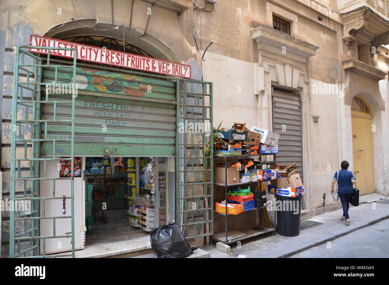 Shop store metal shutters hi-res stock photography and images - Alamy