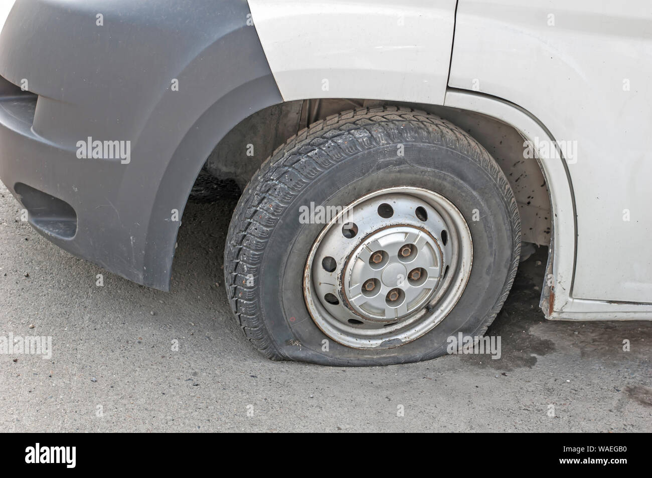Car with flat tire hi-res stock photography and images - Alamy