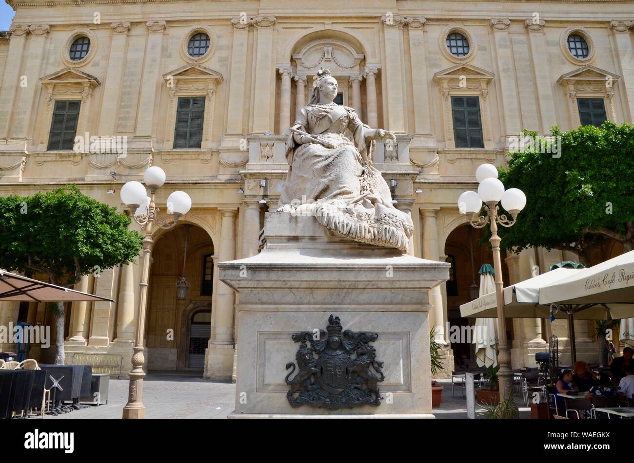 a statue of queen victoria outside the library in valletta malta Stock ...