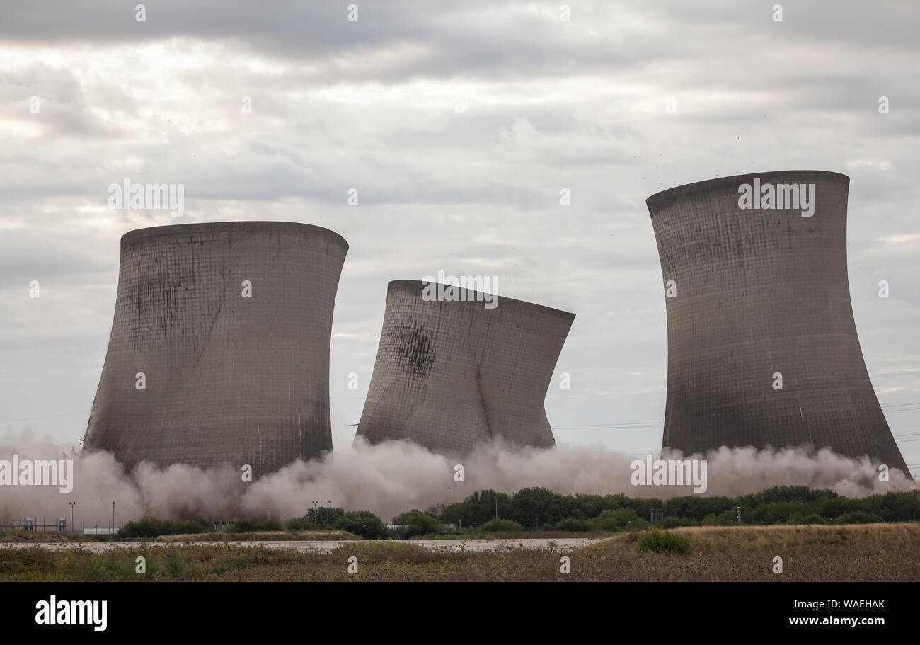 Demolition of didcot power station hi-res stock photography and images ...