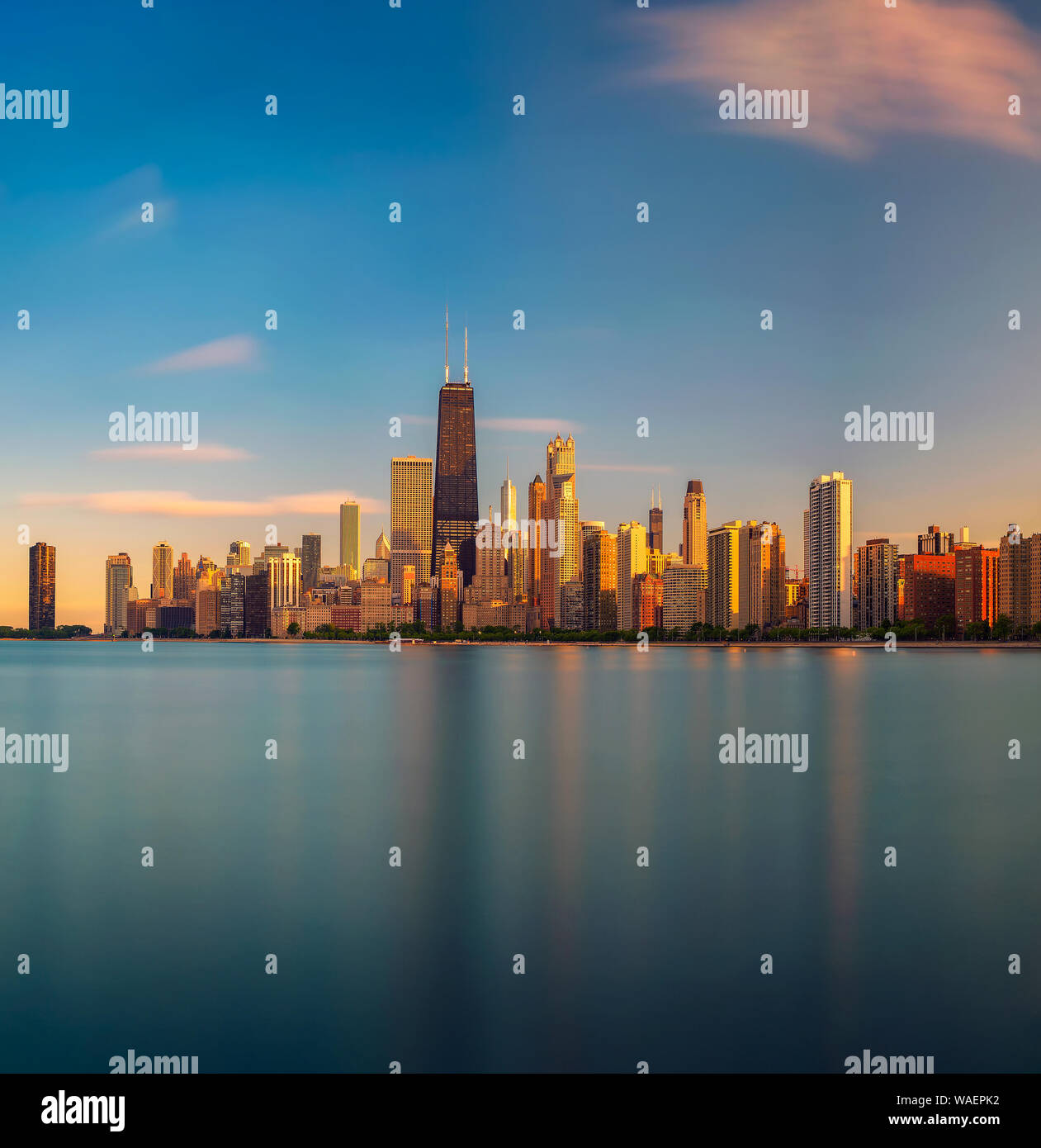 Chicago skyline at sunrise hi-res stock photography and images - Alamy