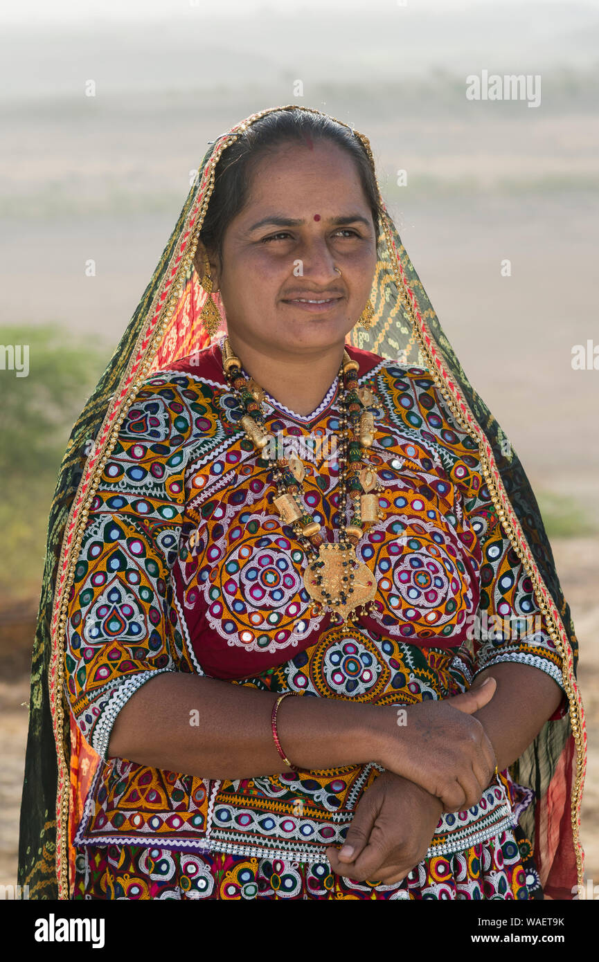 Ahir Woman in traditional colorful cloth, Great Rann of Kutch Desert ...
