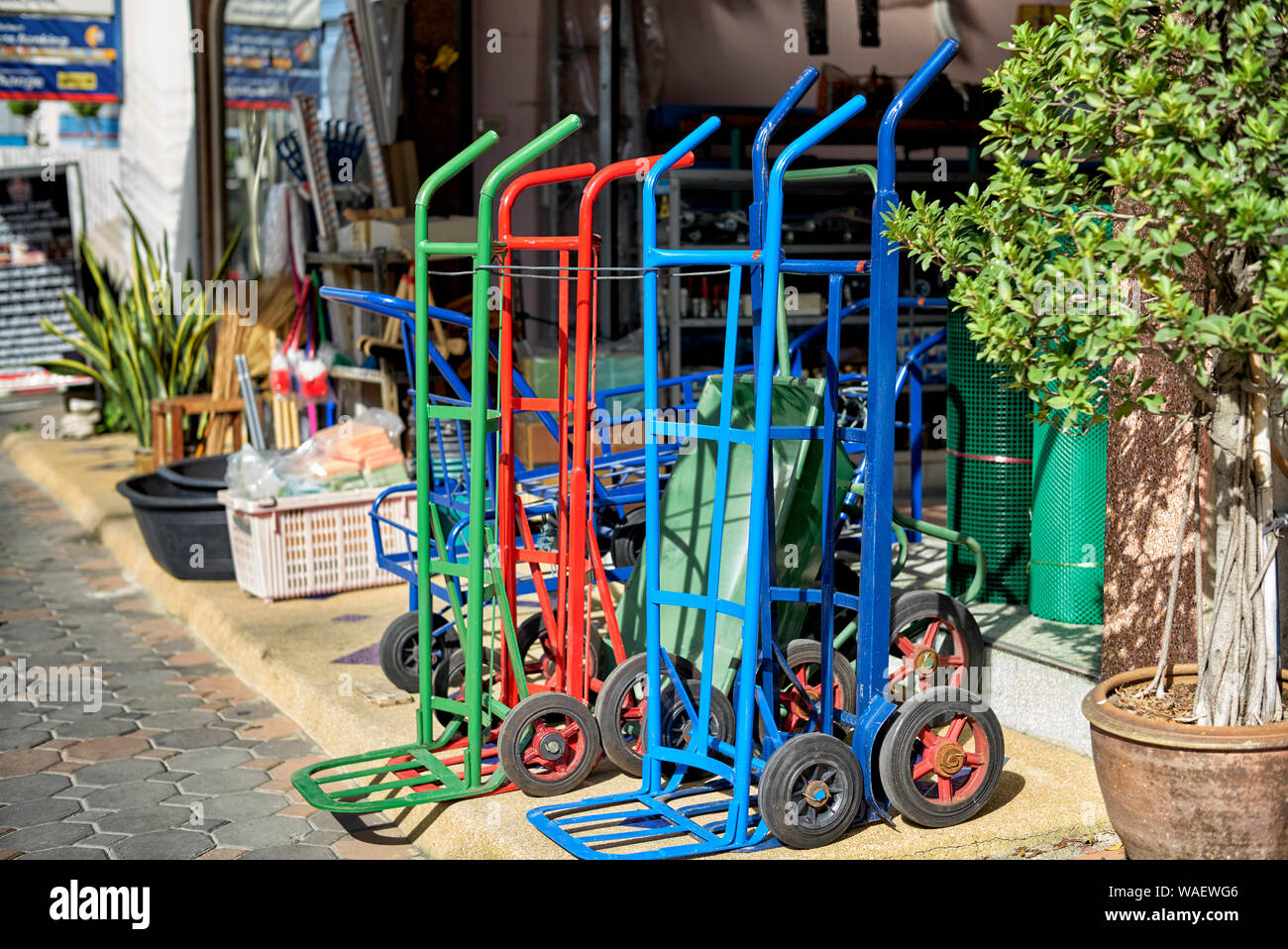 Hand trollys hi-res stock photography and images - Alamy