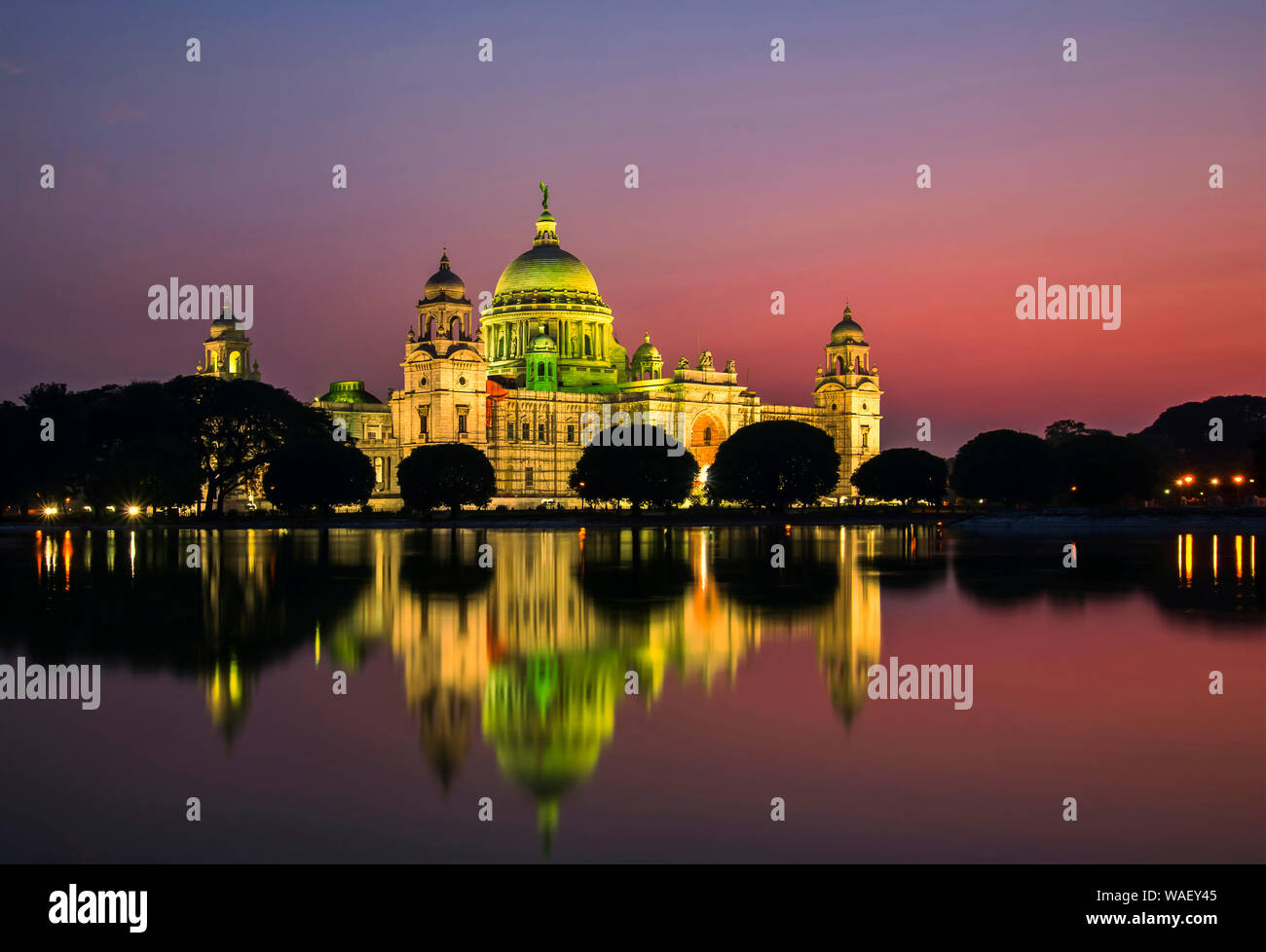 Victoria memorial lit up at sunset at Kolkata, India Stock Photo - Alamy