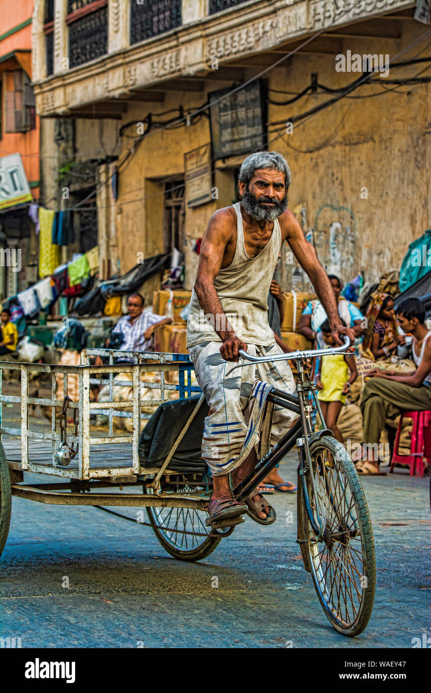 Vintage rickshaw cart hi-res stock photography and images - Alamy