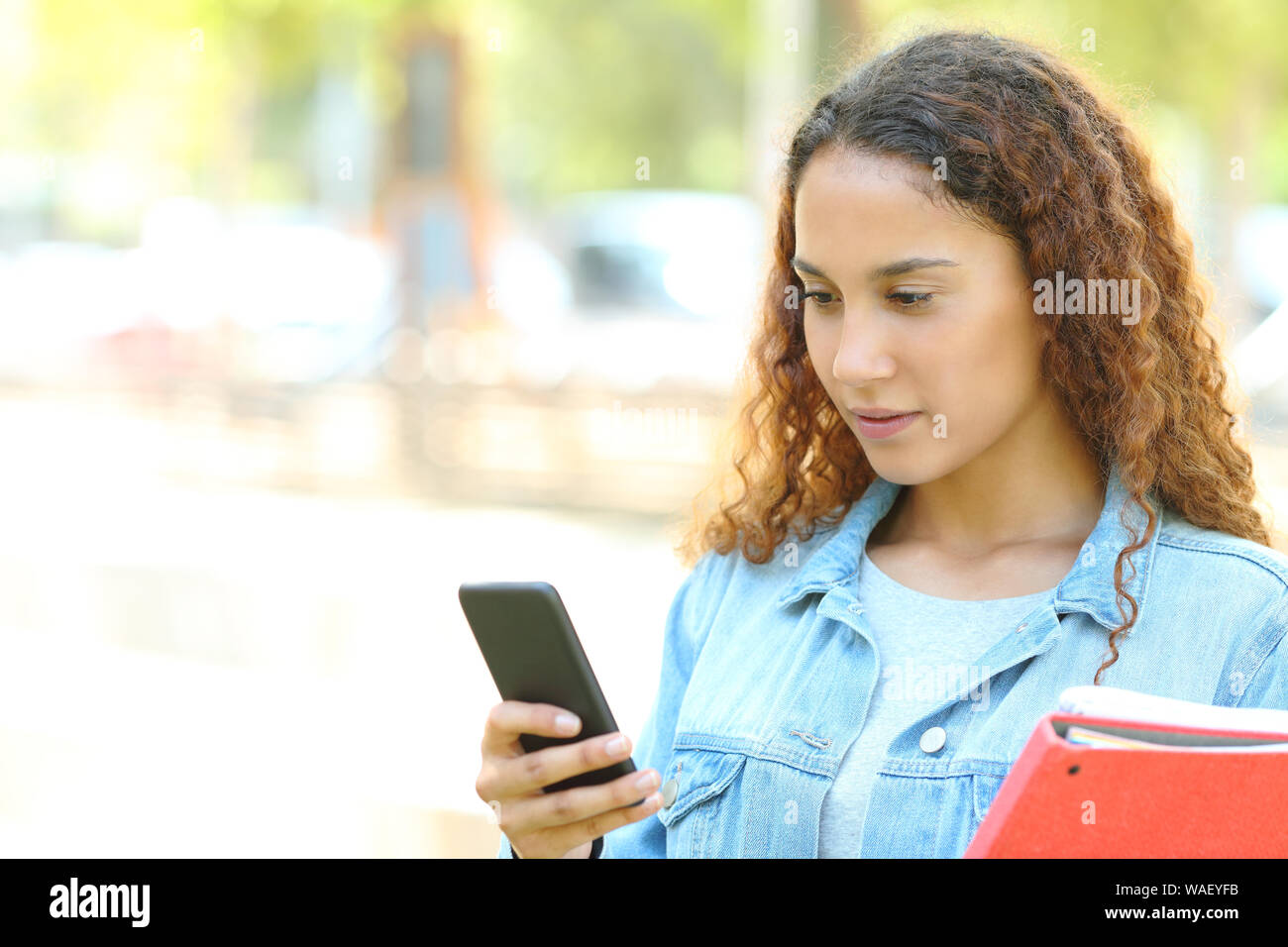Checking messages while walking hi-res stock photography and images - Alamy