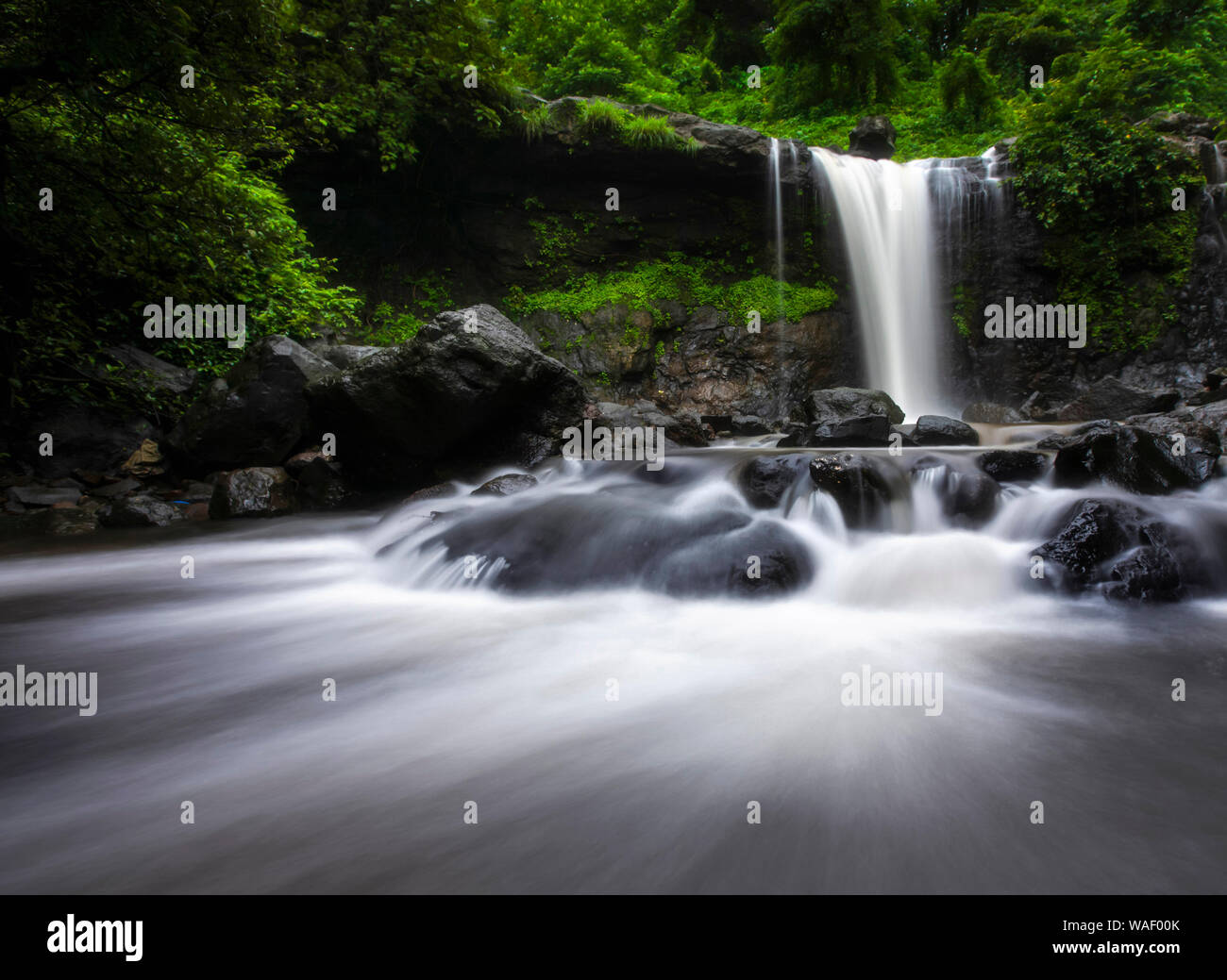 Palasdari waterfall hi-res stock photography and images - Alamy