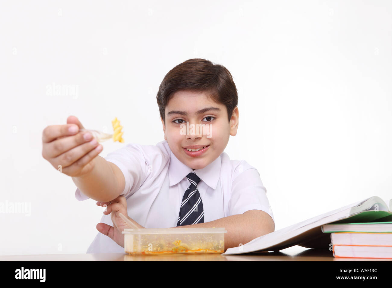 Children sharing food classroom hi-res stock photography and images - Alamy