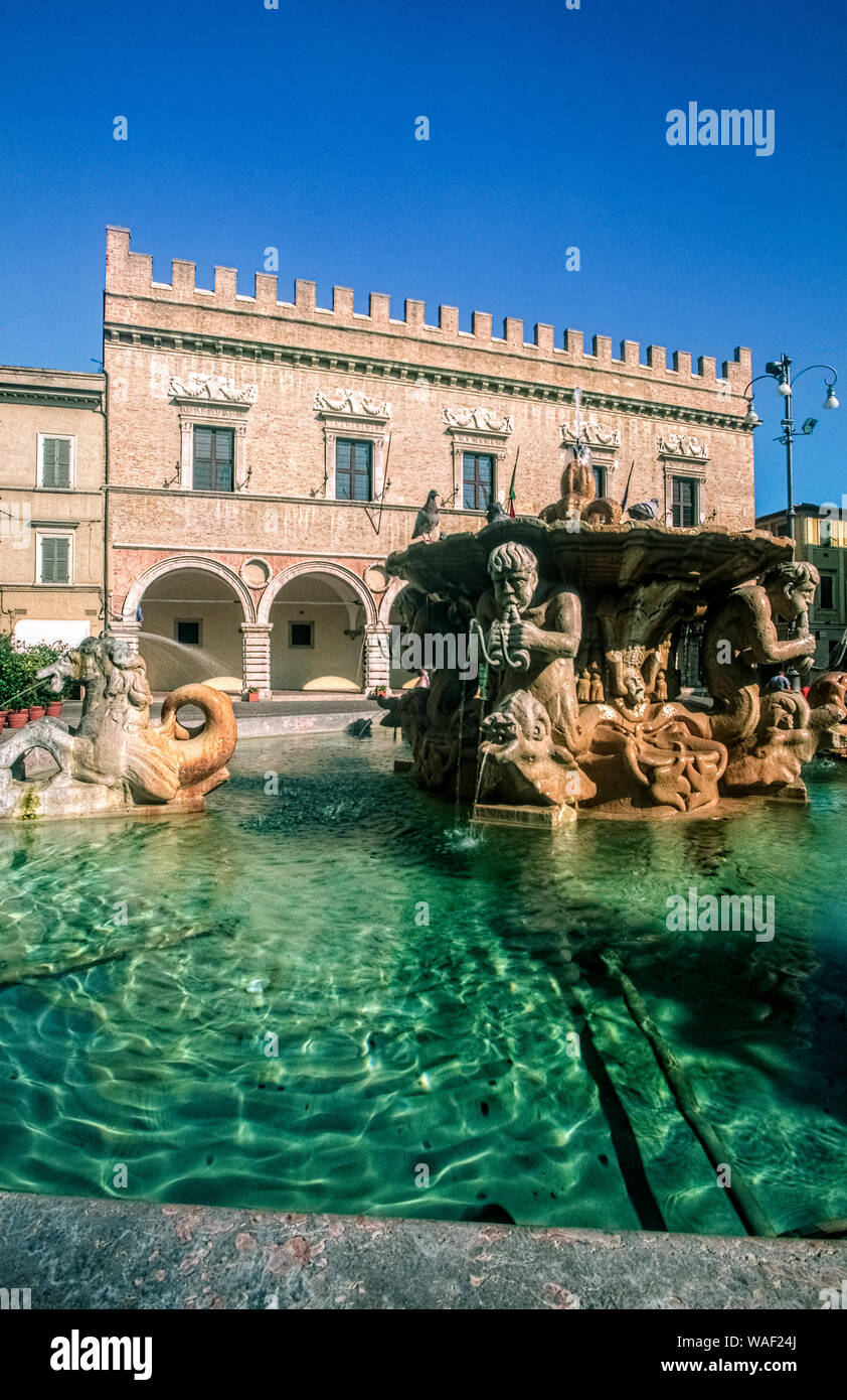 Italy Marche Pesaro Piazza Del Popolo - fountain and Palazzo Ducale ...