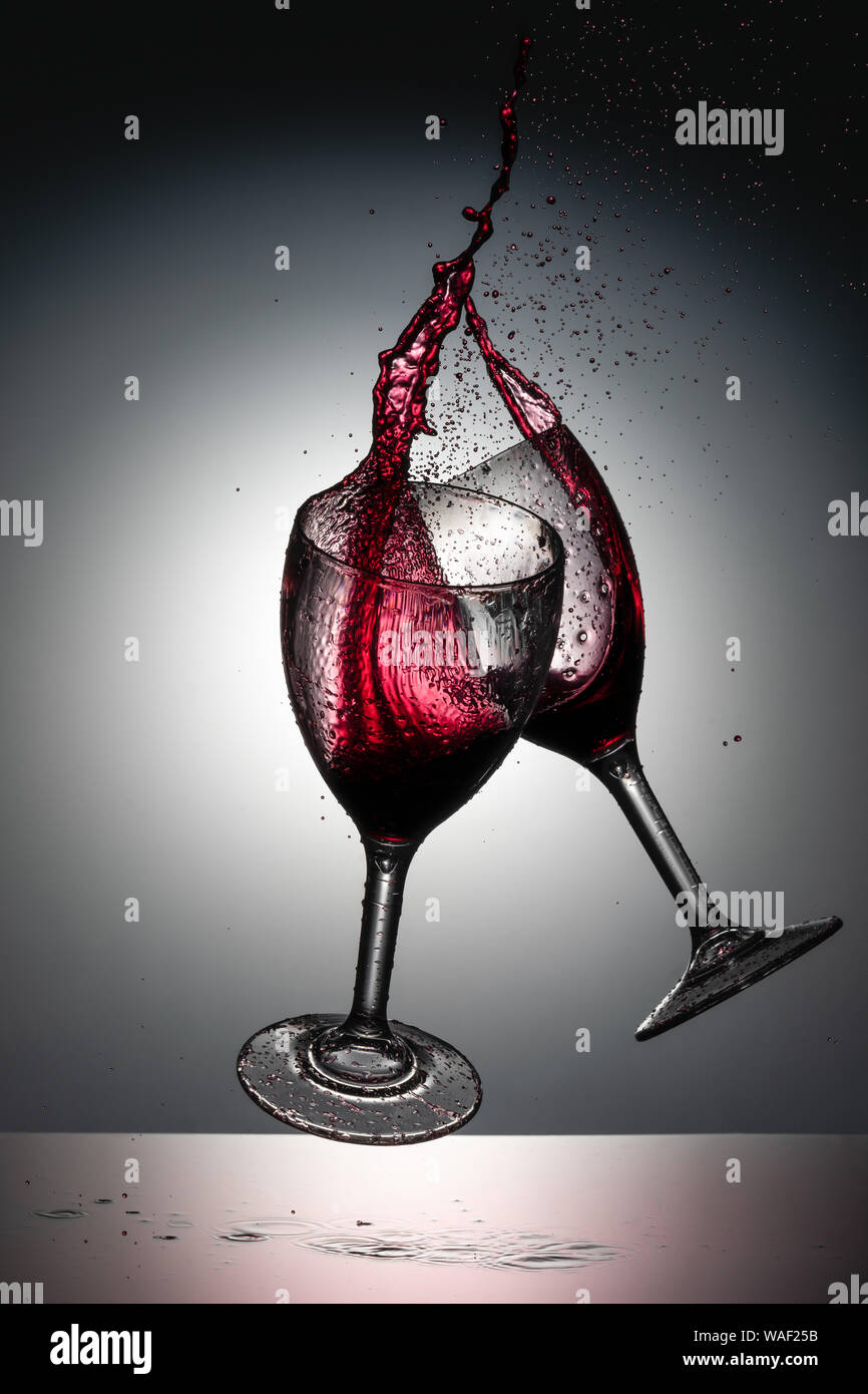 Splash alcohol hi-res stock photography and images - Alamy