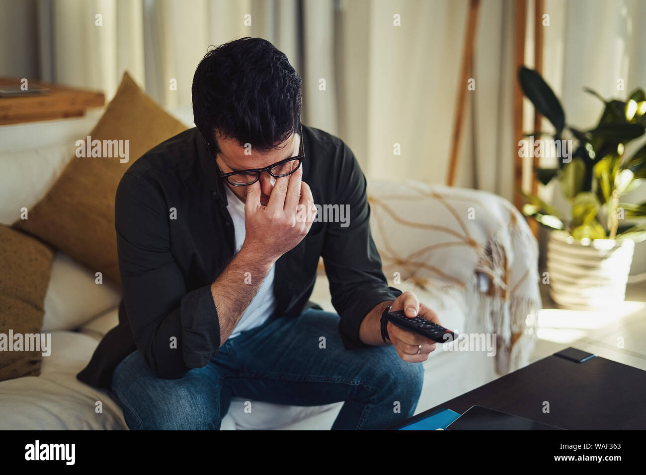 Man uncomfortable sitting hi-res stock photography and images - Alamy