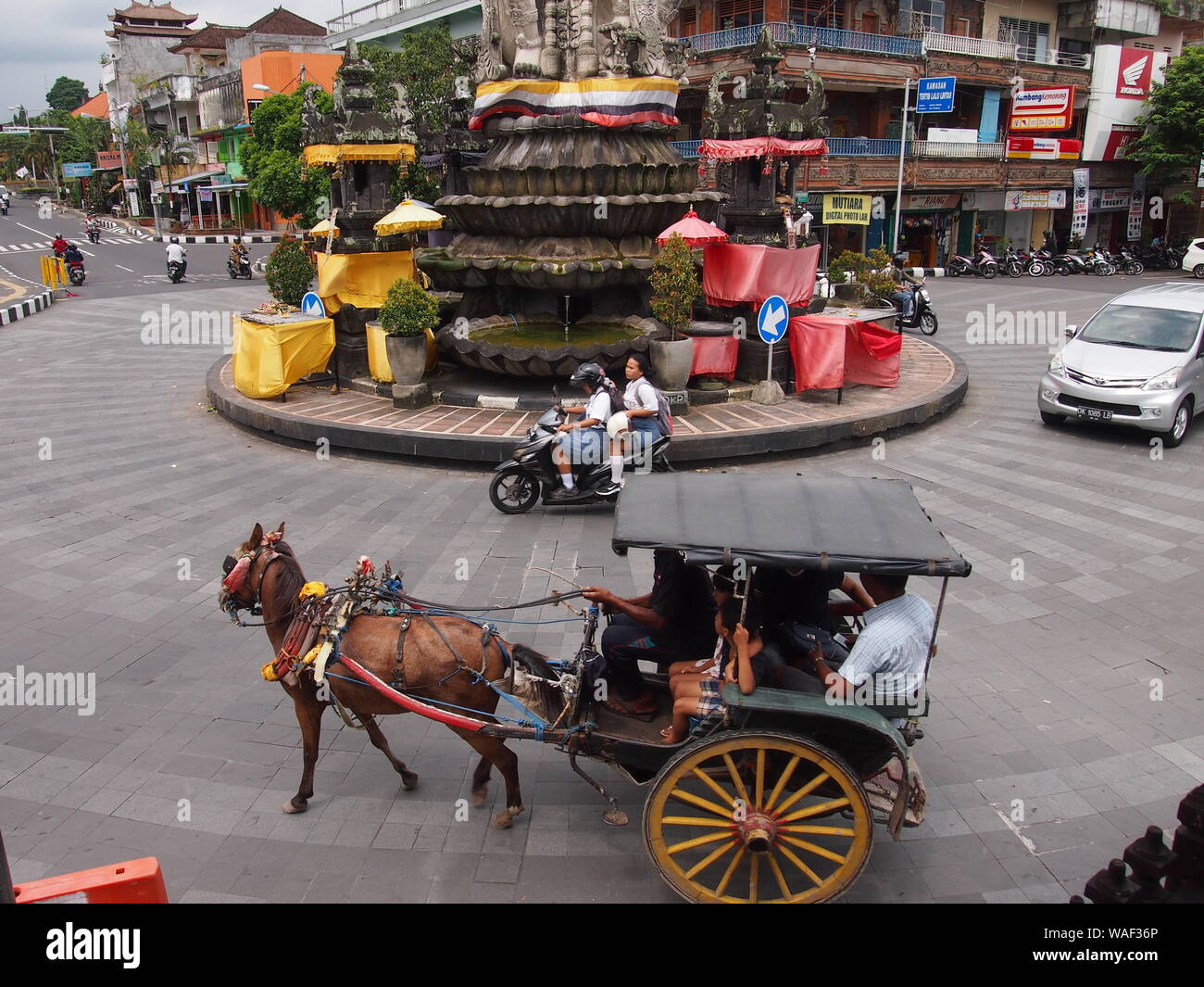 Pony and trap, Klungkung, Bali Stock Photo - Alamy