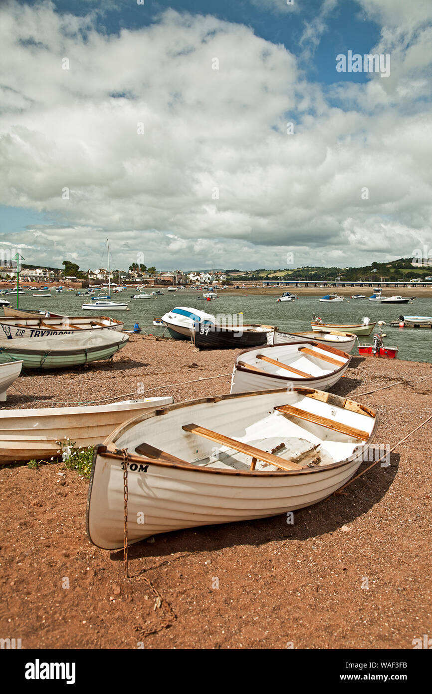 Tidal row boat hi-res stock photography and images - Alamy
