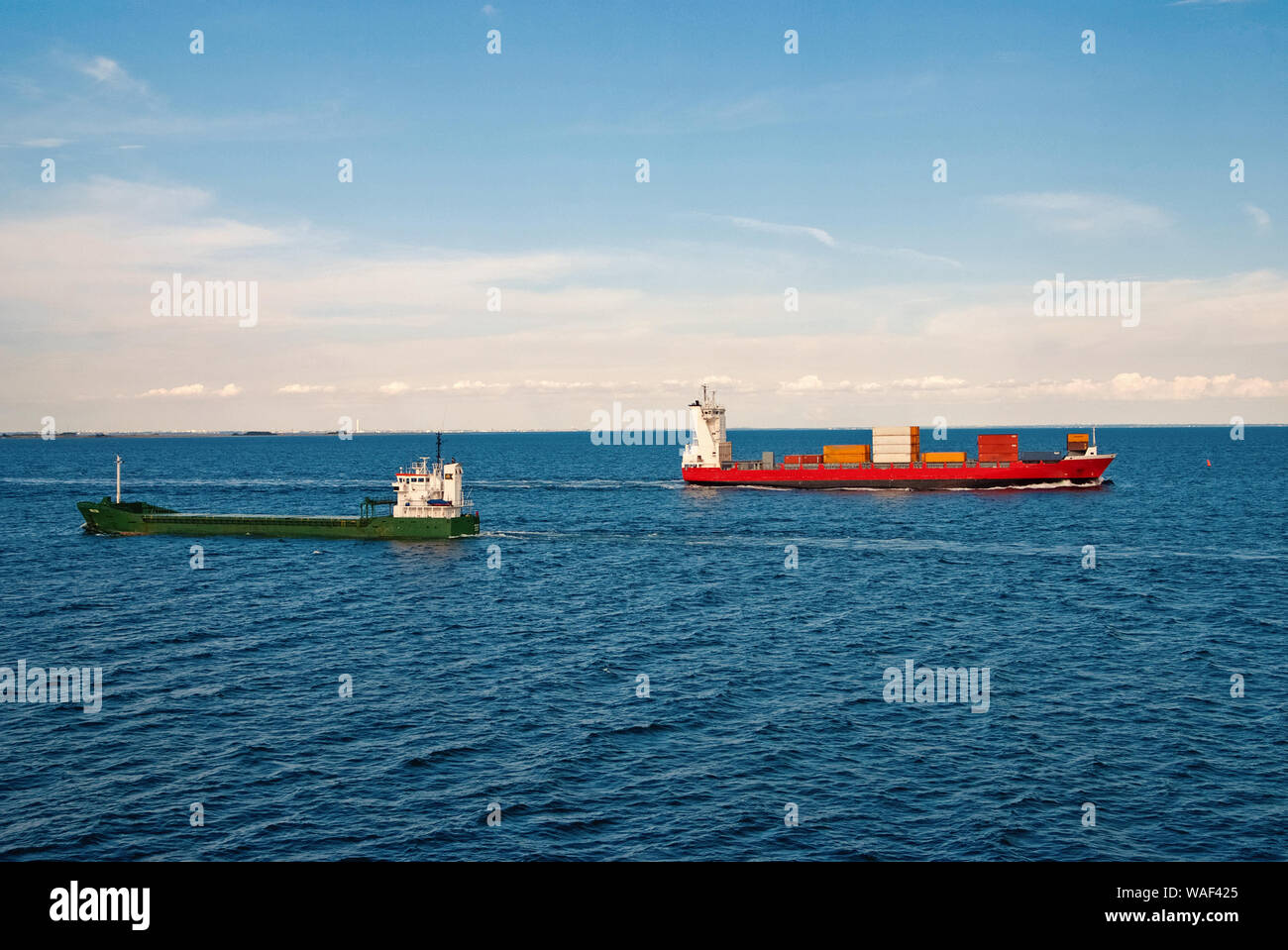 Ships And Barges High Resolution Stock Photography and Images - Alamy