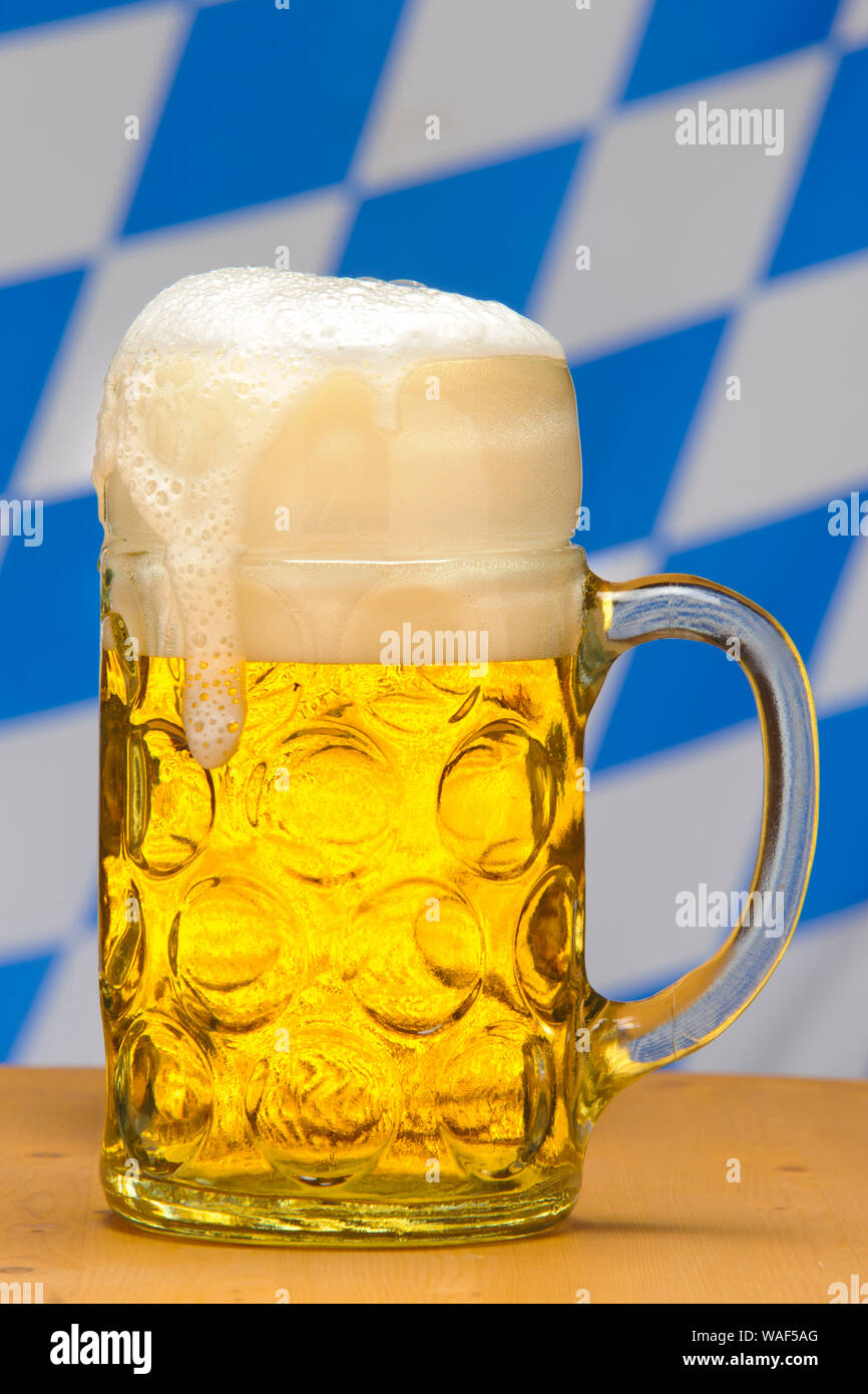 Traditional german beer garden hi-res stock photography and images - Alamy