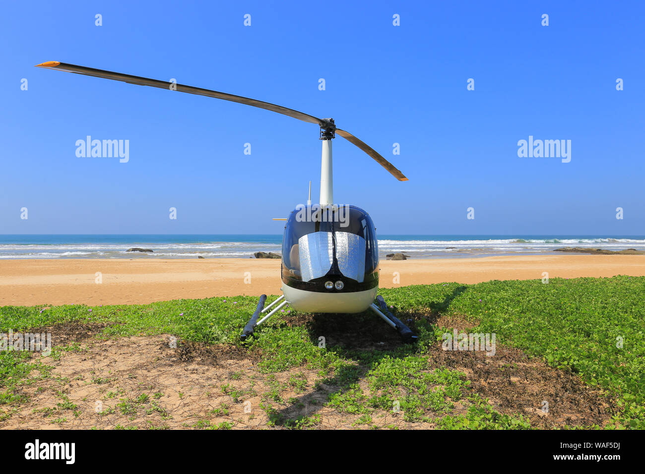 Helicopter cockpit with view to the beach hi-res stock photography and ...