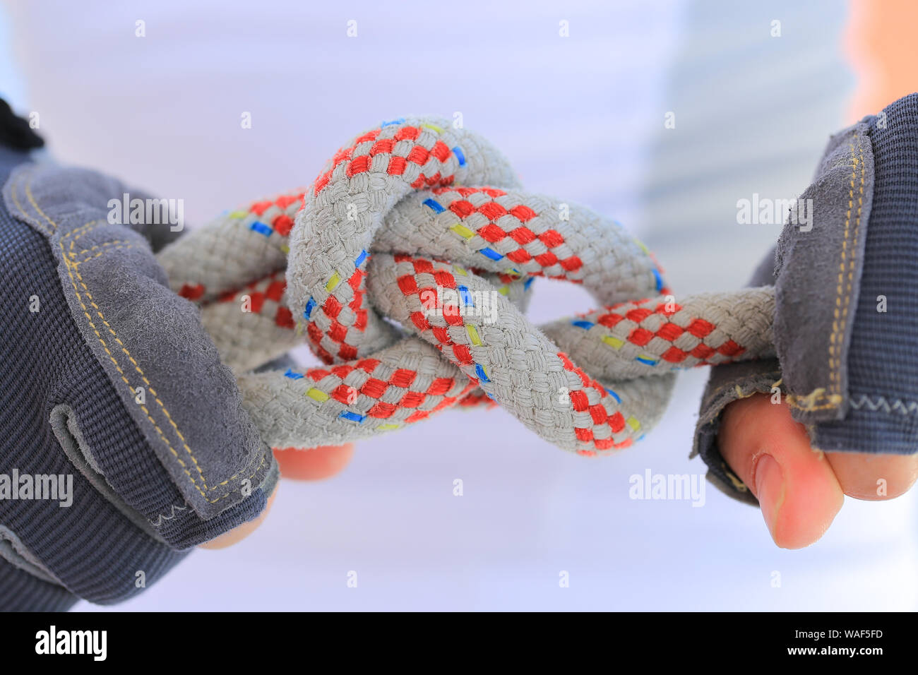 Ship mooring ropes winch hi-res stock photography and images - Alamy