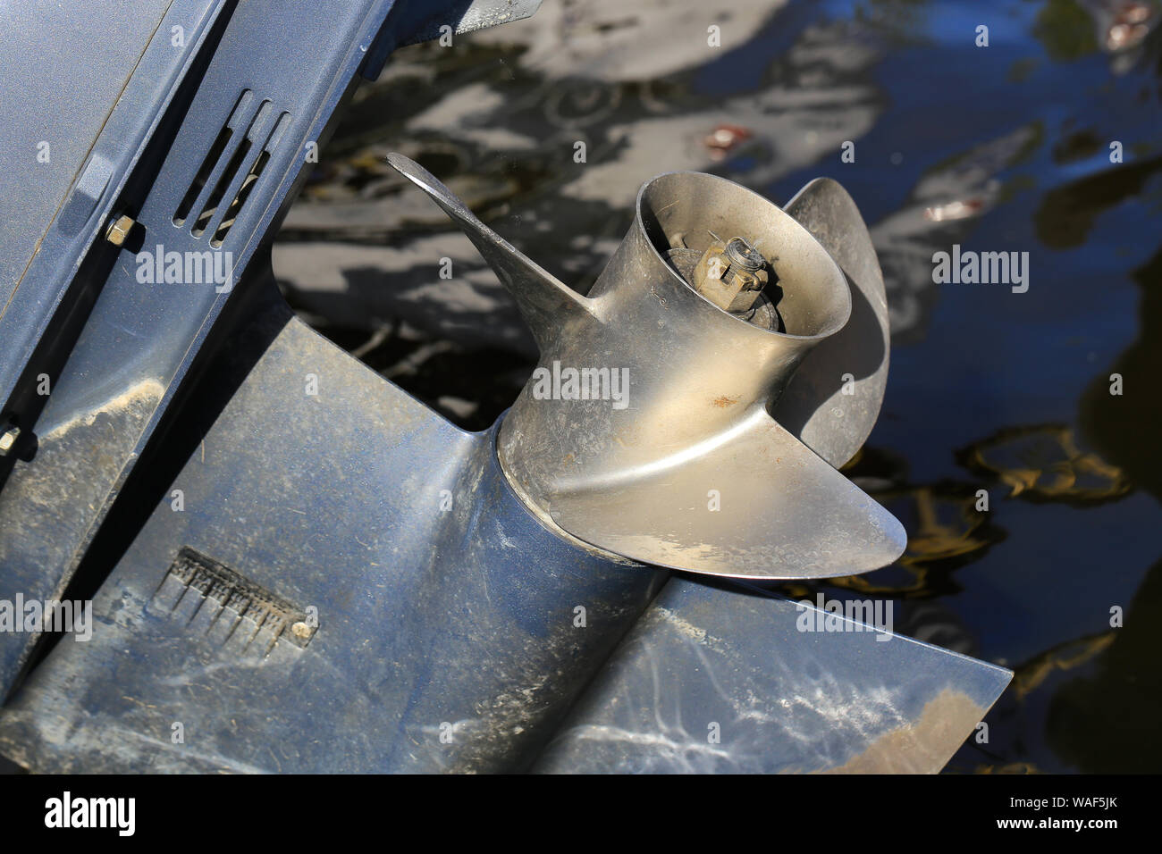 Motor boat screw close up. Engine propeller Stock Photo - Alamy