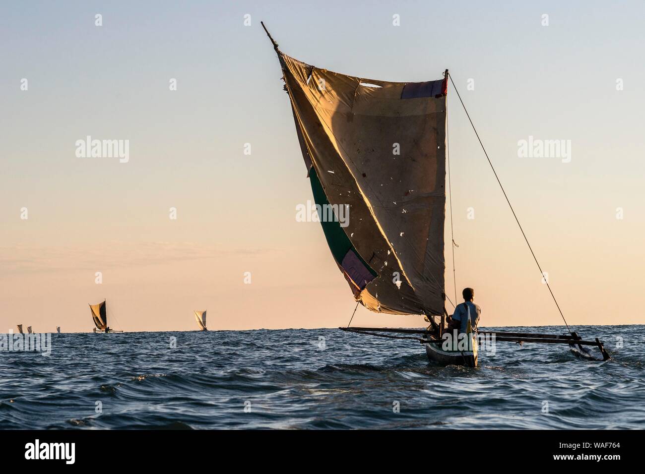 Pirogue océan hi-res stock photography and images - Alamy