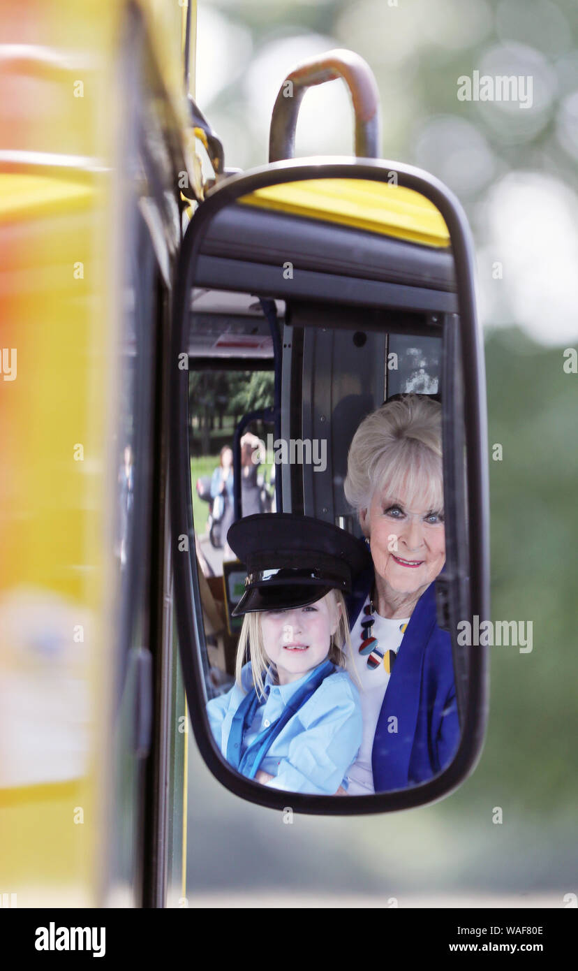 Former racing driver Rosemary Smith and Naoise O'Molloy, 5, from Trim ...