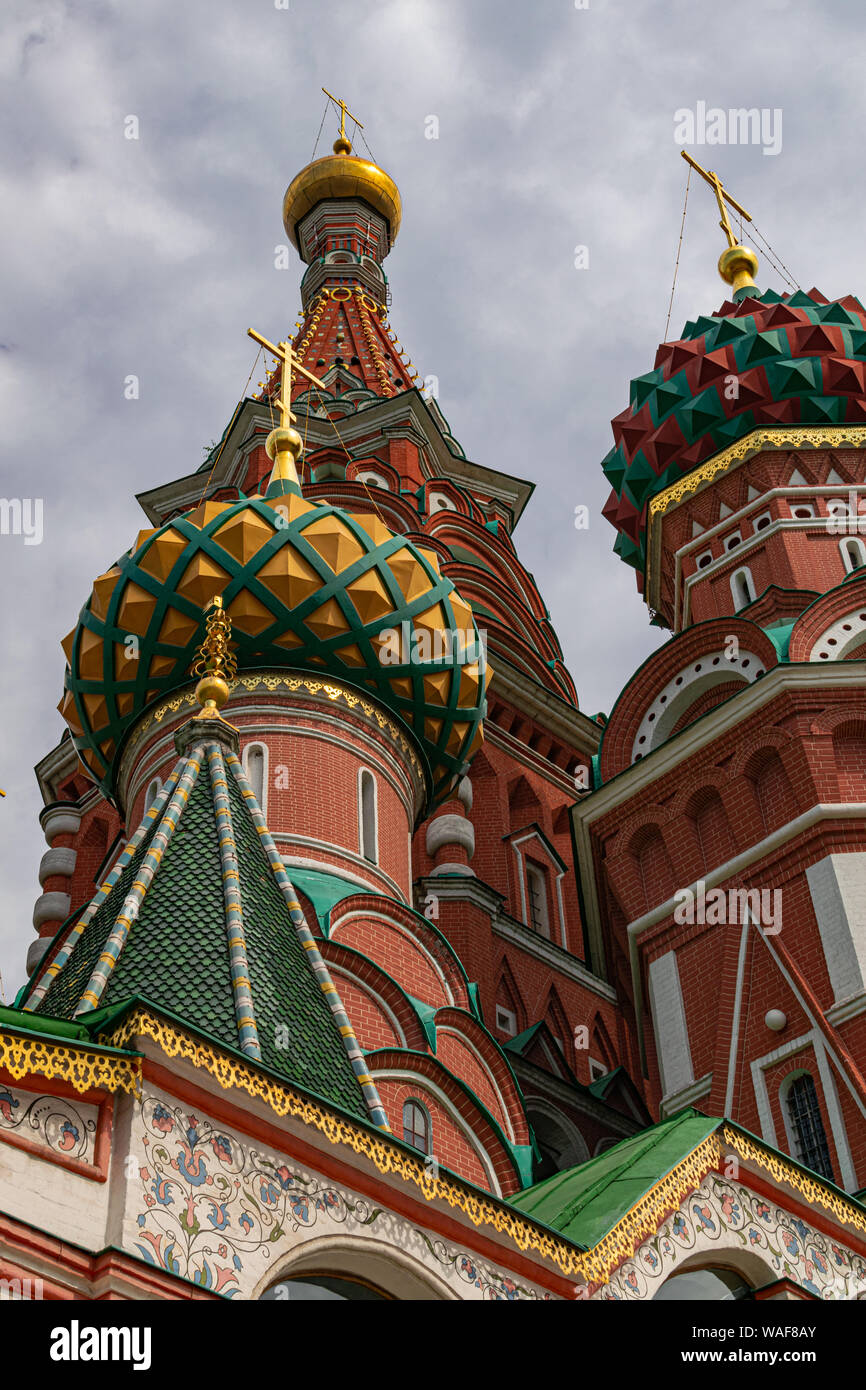 Saint Basil´s colorful domes, with grey clouds background, Moscow ...