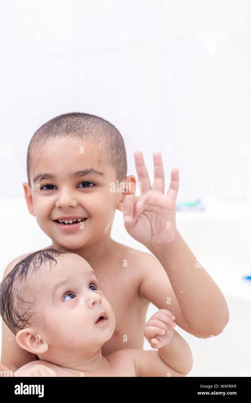 Mother and kids taking bath hi-res stock photography and images - Alamy