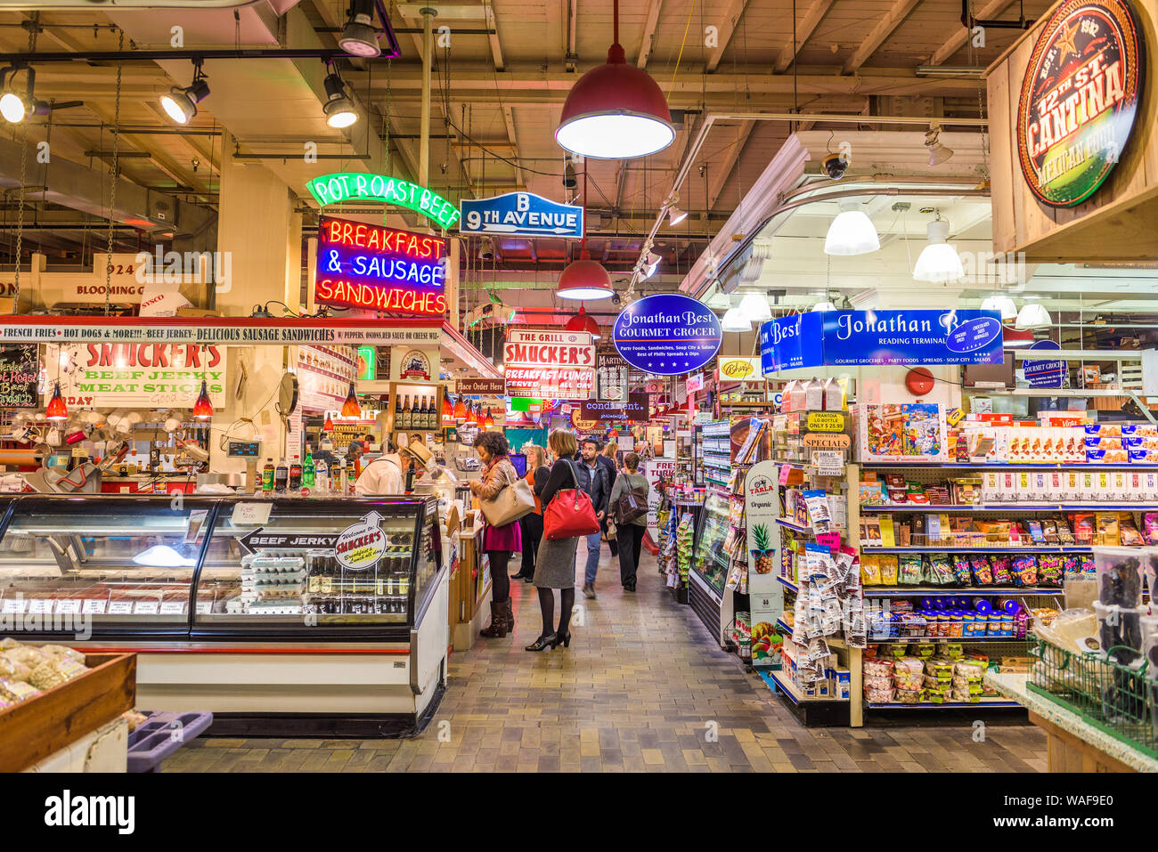 Traditional grocery market hi-res stock photography and images - Alamy