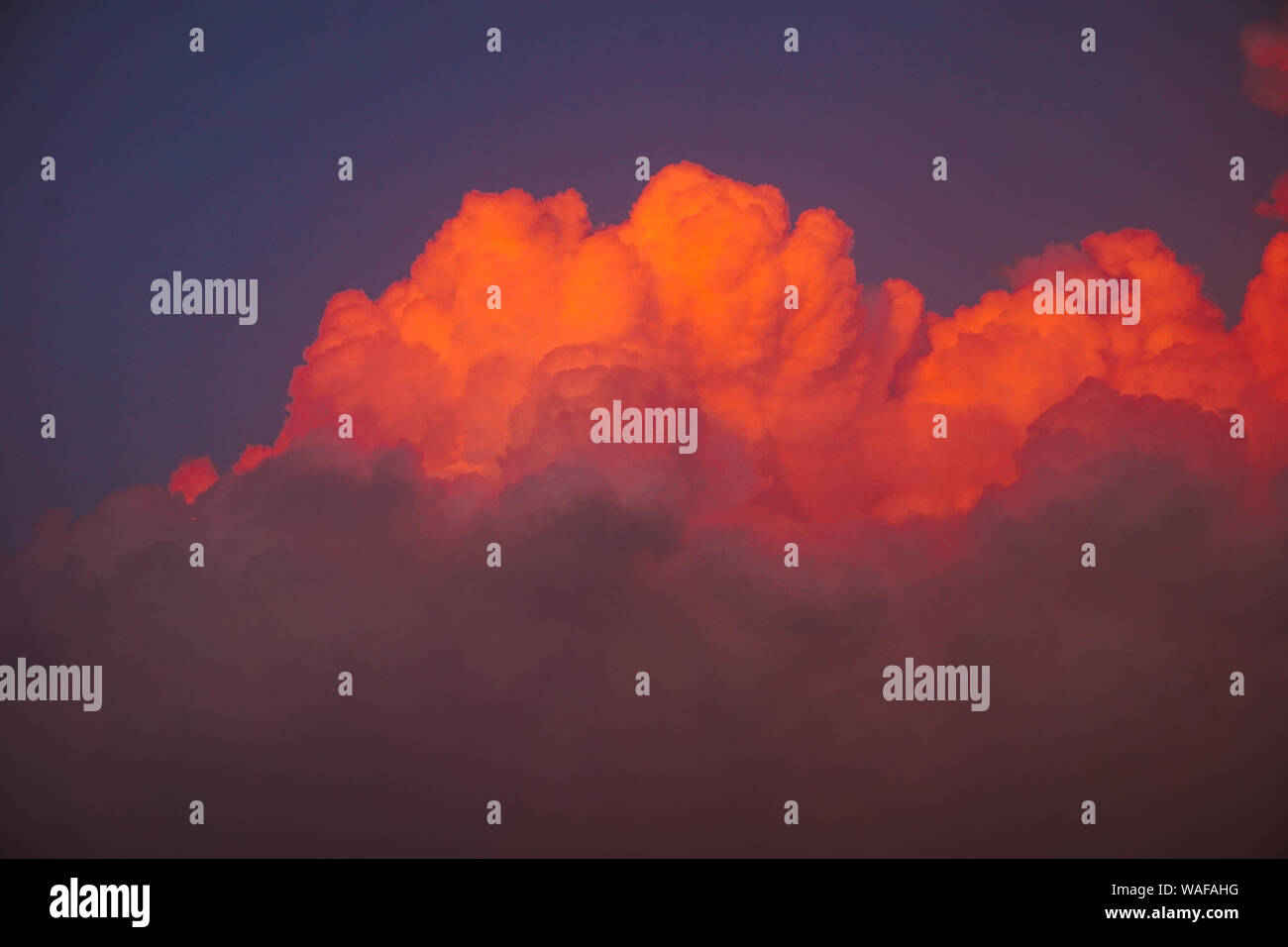 Hot pink clouds hi-res stock photography and images - Alamy