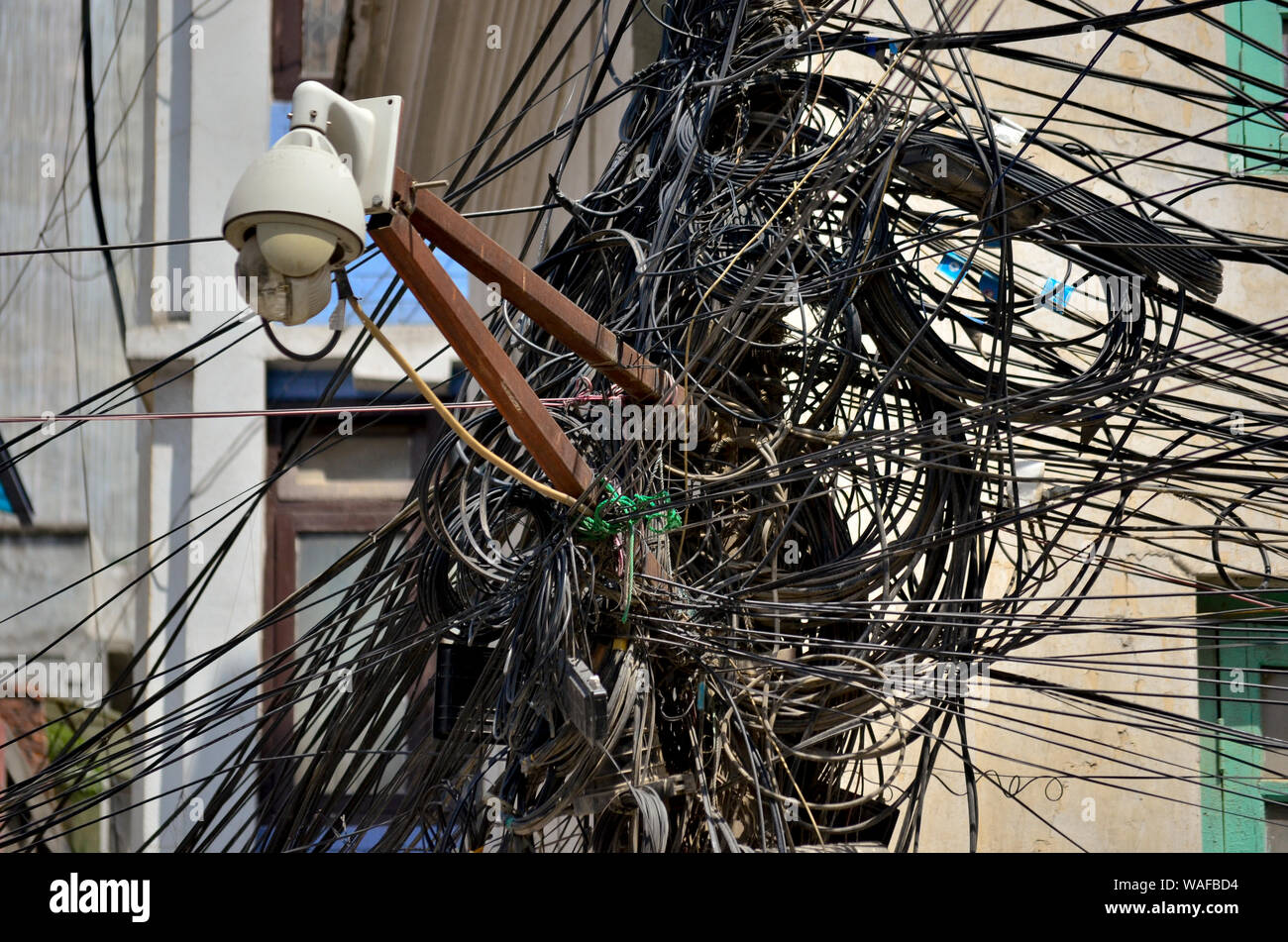 Mess of wires hi-res stock photography and images - Alamy