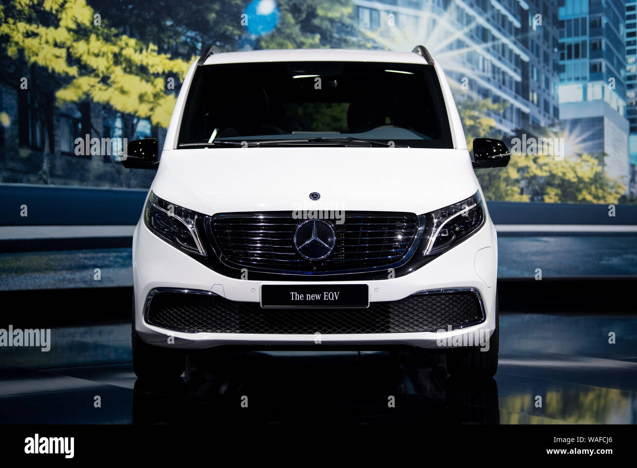 Sindelfingen, Germany. 20th Aug, 2019. The new electric Mercedes EQV is ...