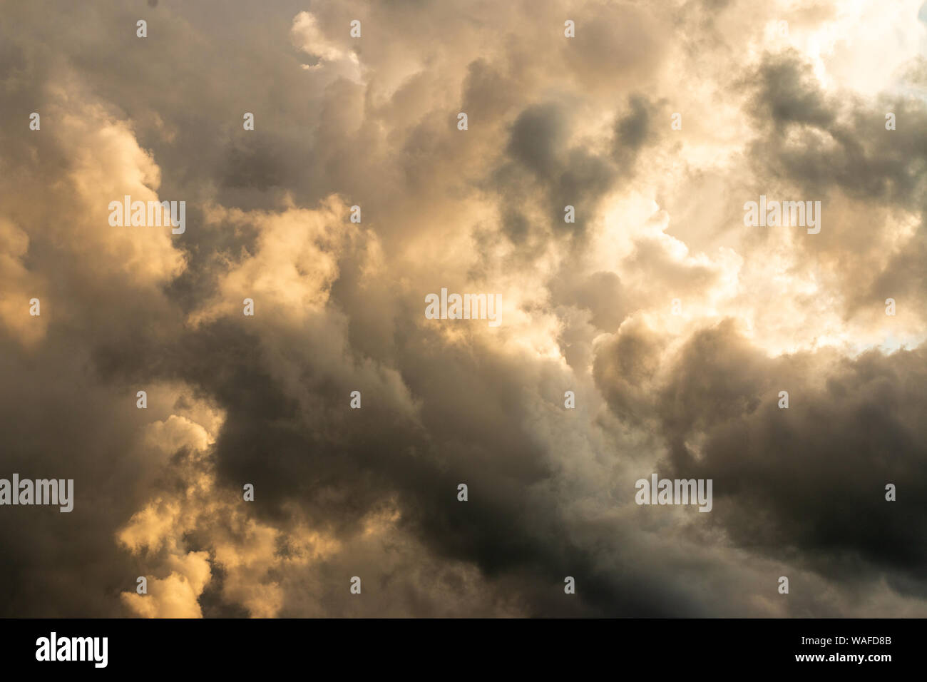 Heavy clouds hi-res stock photography and images - Alamy