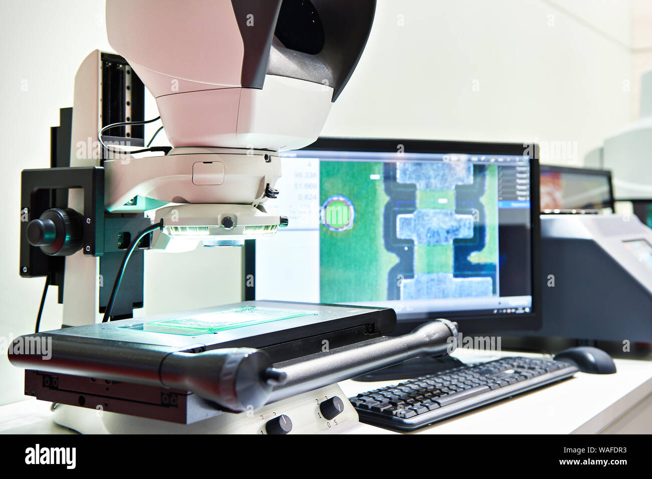 Measuring microscope with monitor to control parts in manufacturing ...