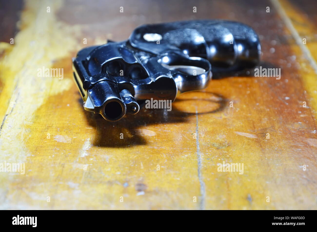 revolver gun on wooden table Stock Photo - Alamy