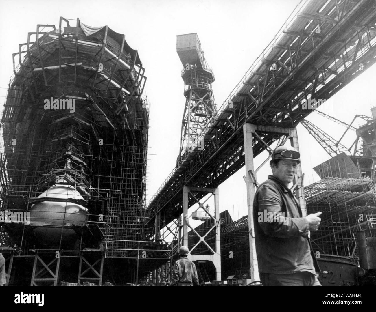 Gdansk Shipyard 1980 Black and White Stock Photos & Images - Alamy Gdansk Shipyard 1980 Black and White Stock Photos & Images - Alamy