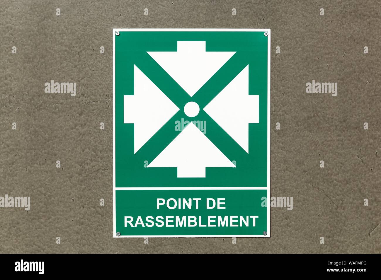 Assembly point sign in French language Stock Photo - Alamy