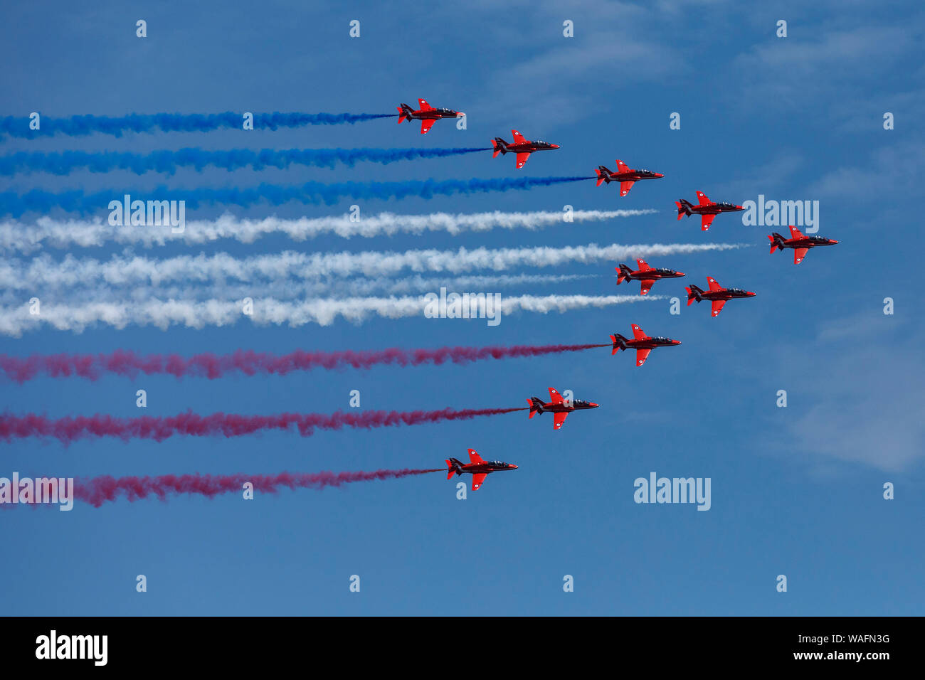 Fly in formation hi-res stock photography and images - Alamy