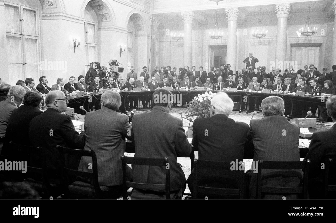 Polish Round Table Agreement High Resolution Stock Photography and ...