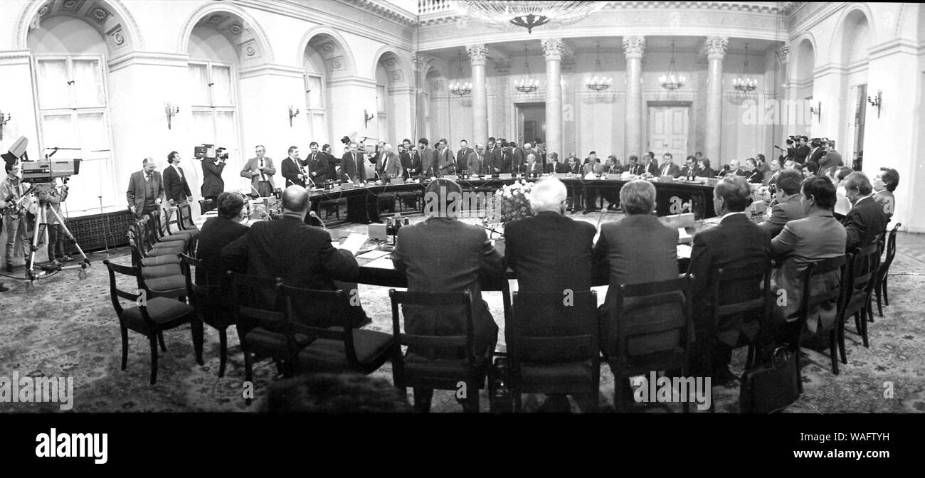 Pro Polish Government High Resolution Stock Photography and Images - Alamy