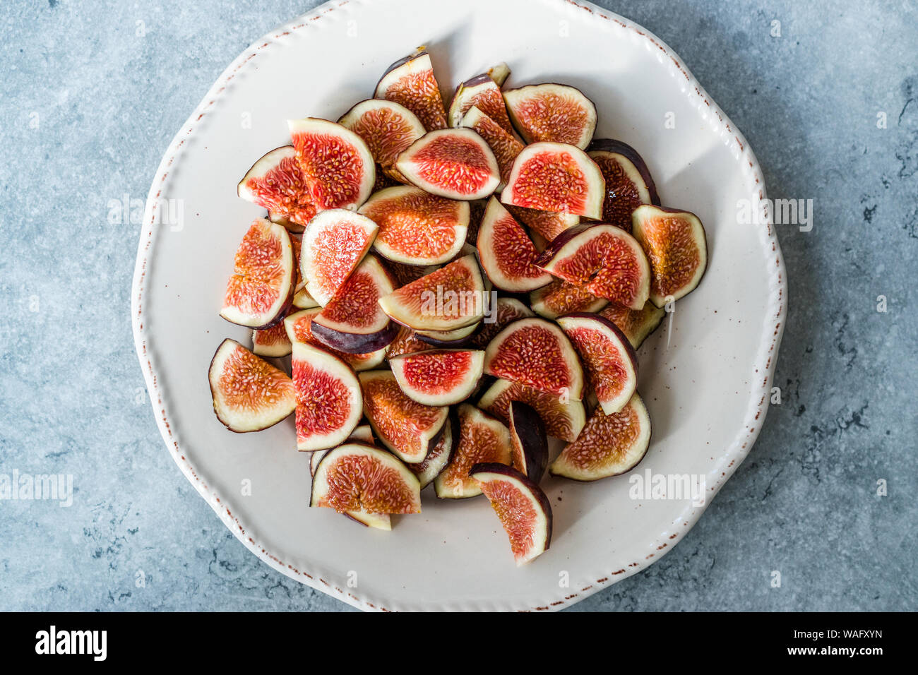 Fig slices hi-res stock photography and images - Alamy