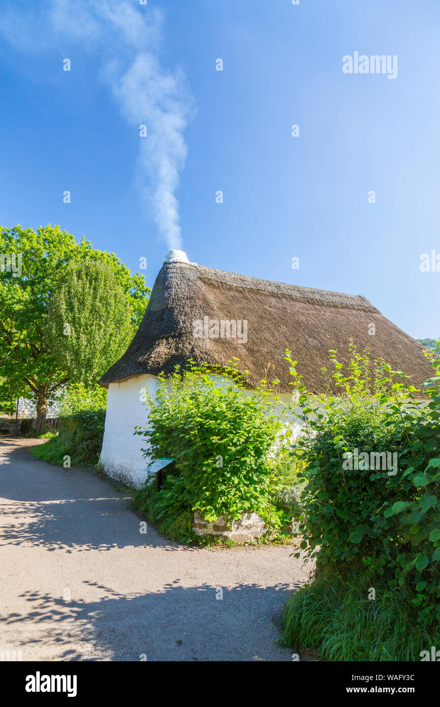 Traditional welsh cottage hi-res stock photography and images - Alamy