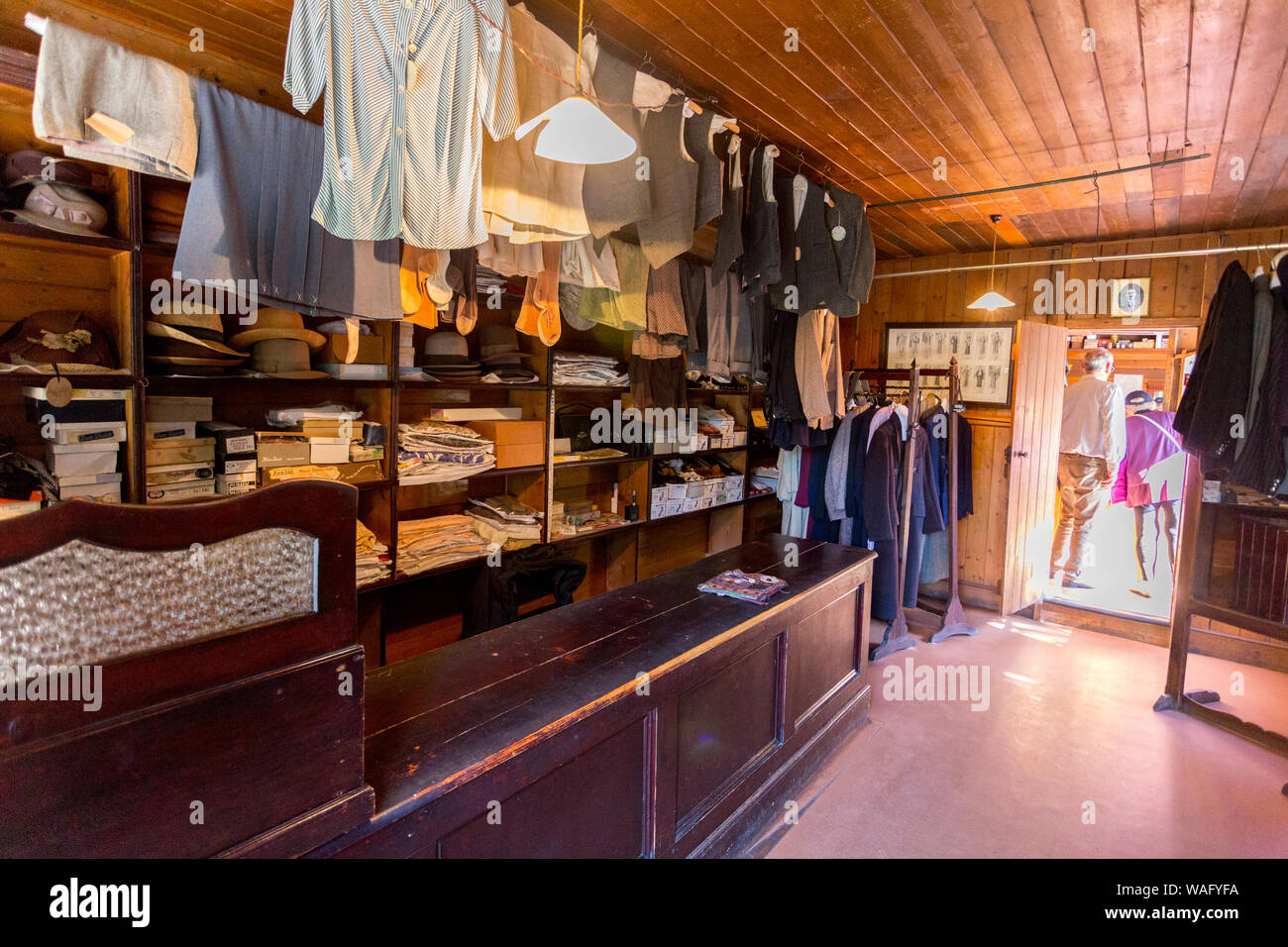 British tailors hi-res stock photography and images - Alamy